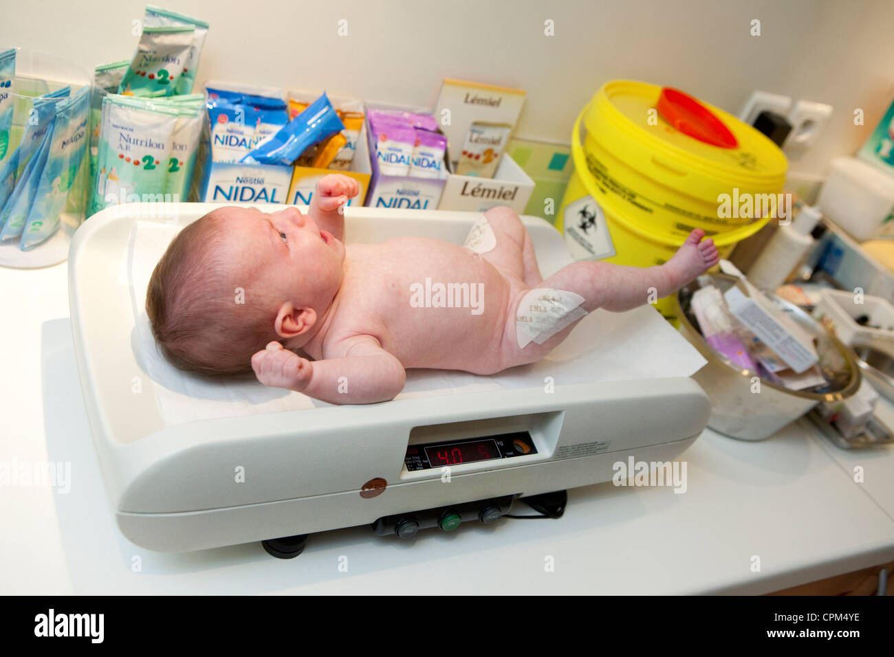 WEIGHT, NEWBORN BABY Stock Photo - Alamy