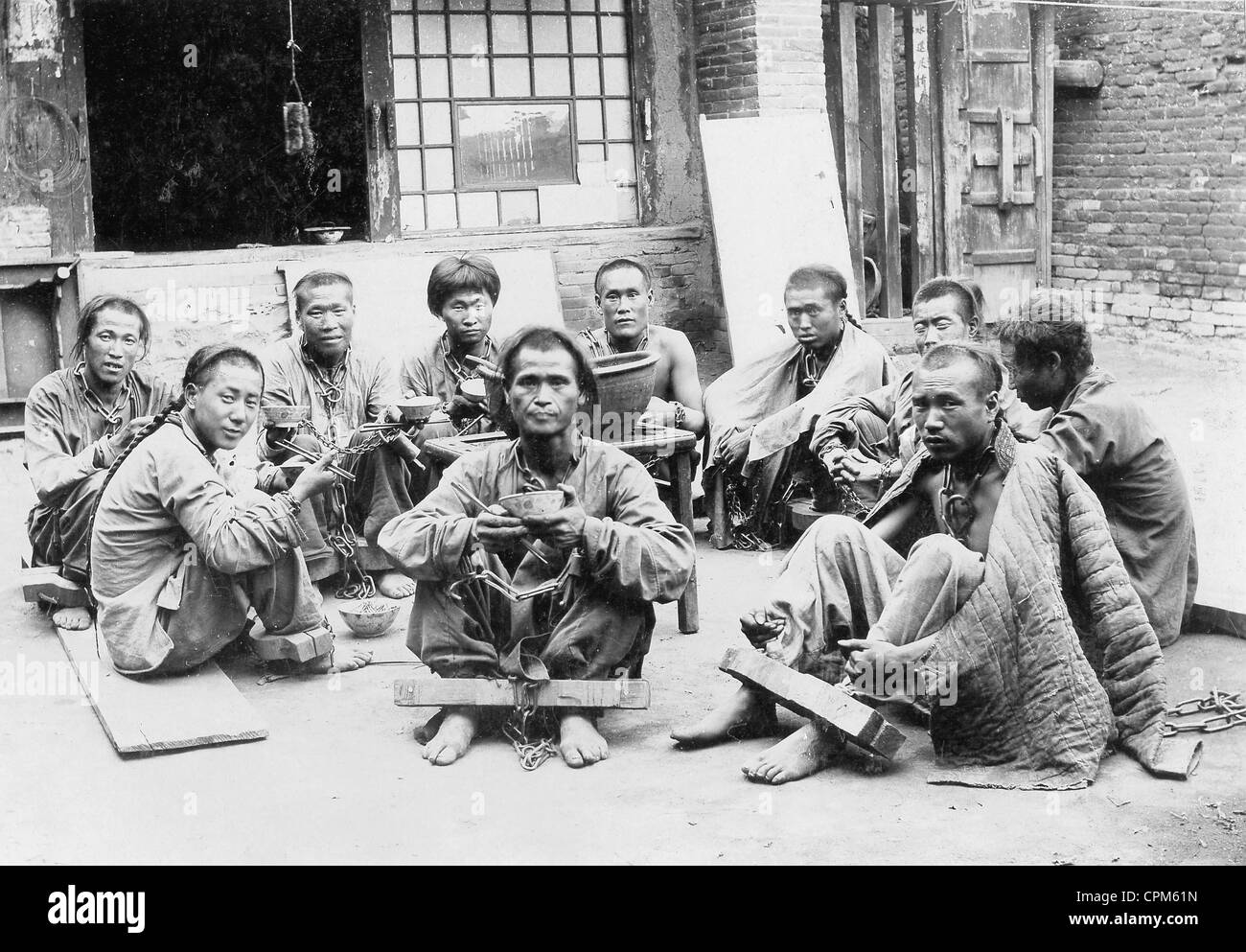 Imprisoned rebels in China, 1911 Stock Photo - Alamy