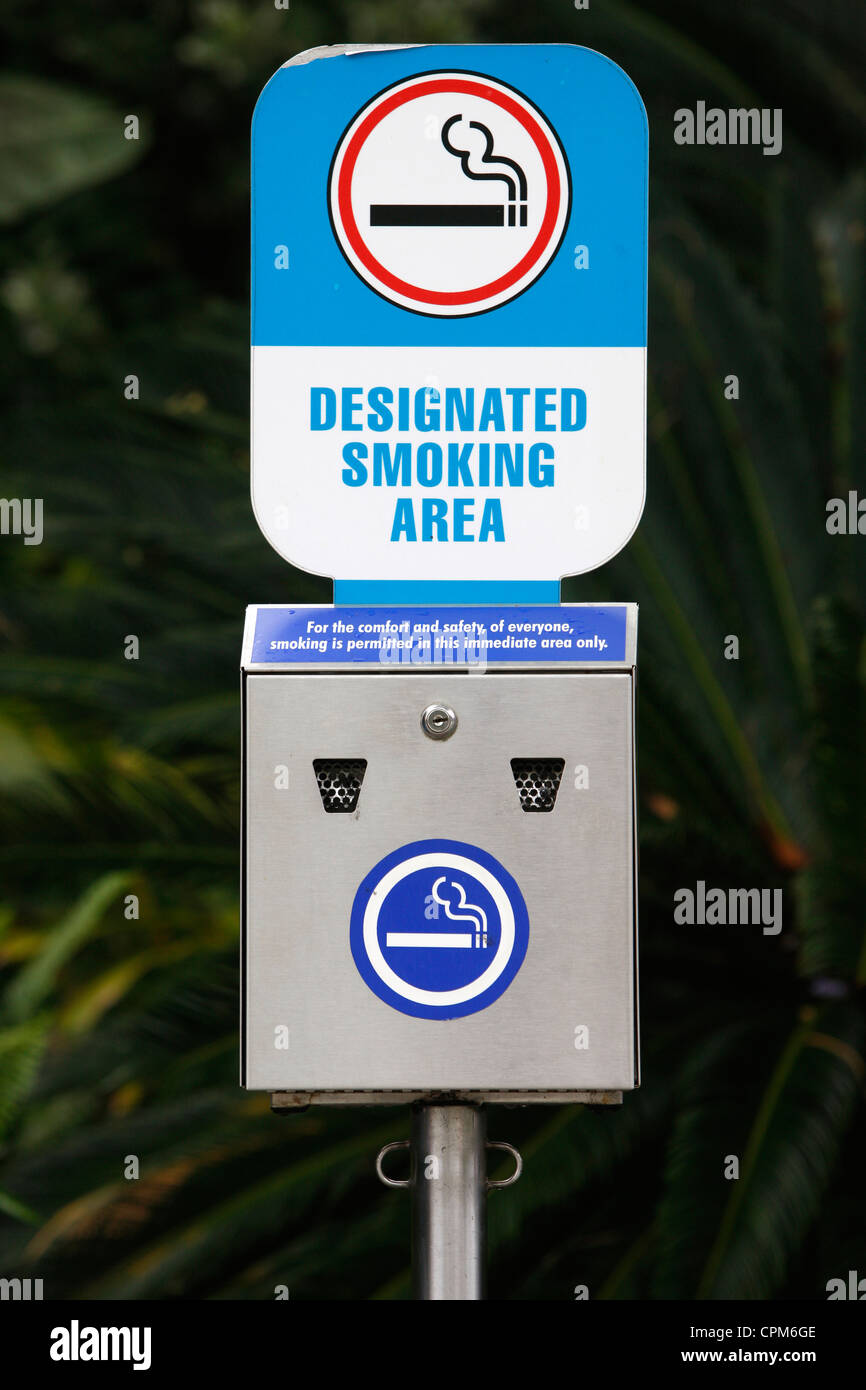 Smoking areas hi-res stock photography and images - Alamy