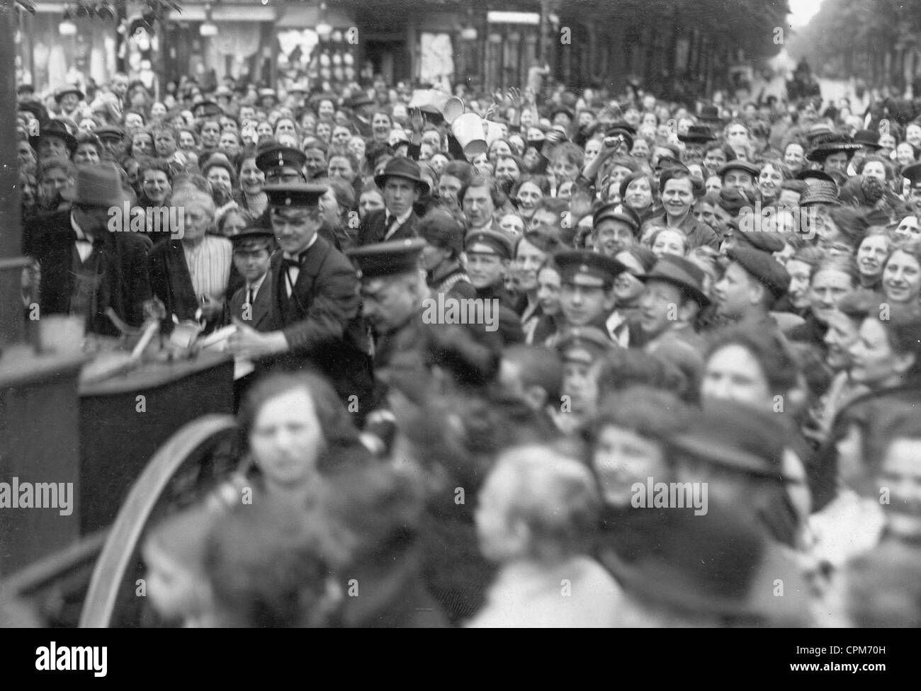 Crowd at a field kitchen in Germany during WWI. 1916 Stock Photo - Alamy