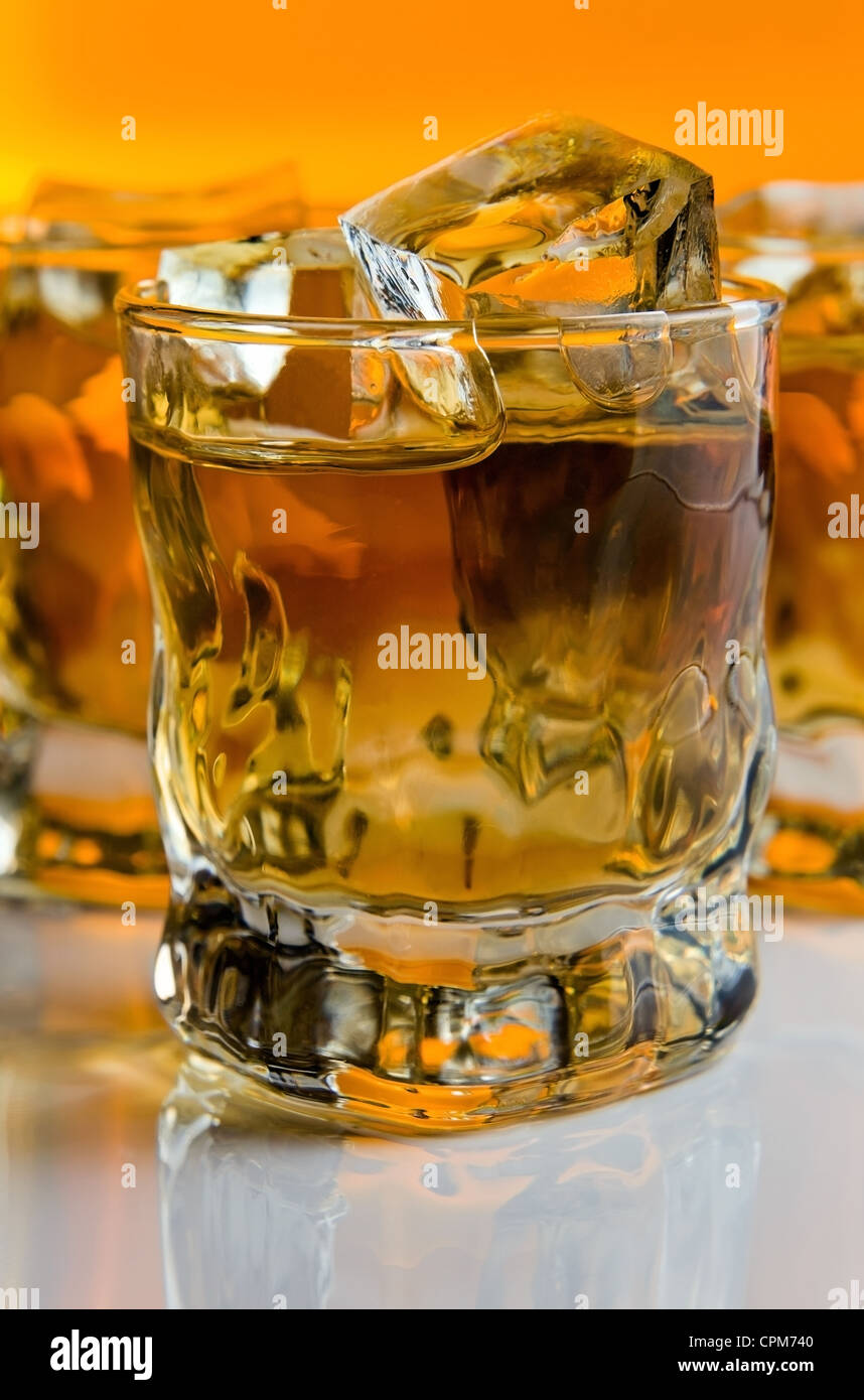 Whisky on ice hi-res stock photography and images - Alamy