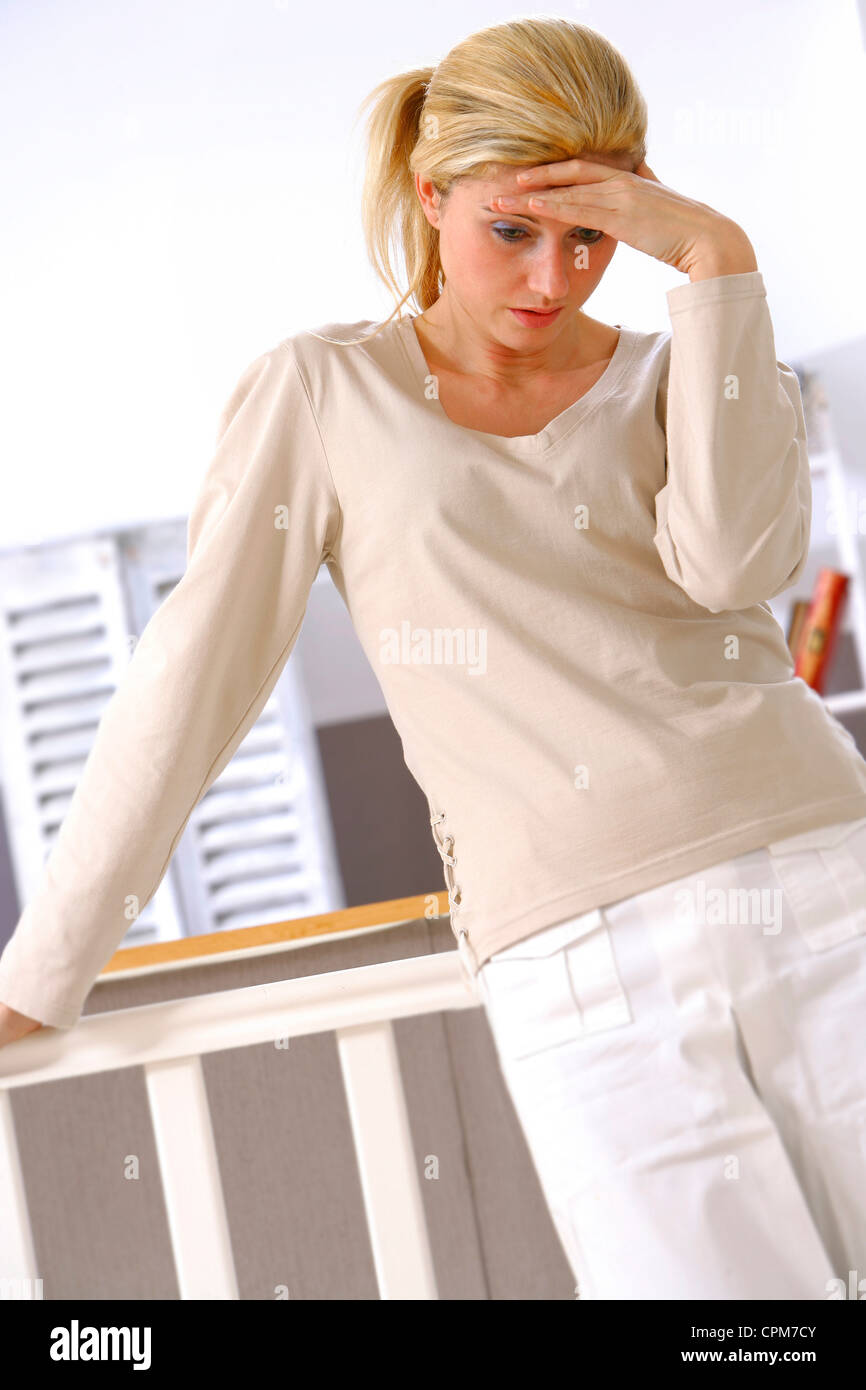 WOMAN WITH VERTIGO Stock Photo - Alamy