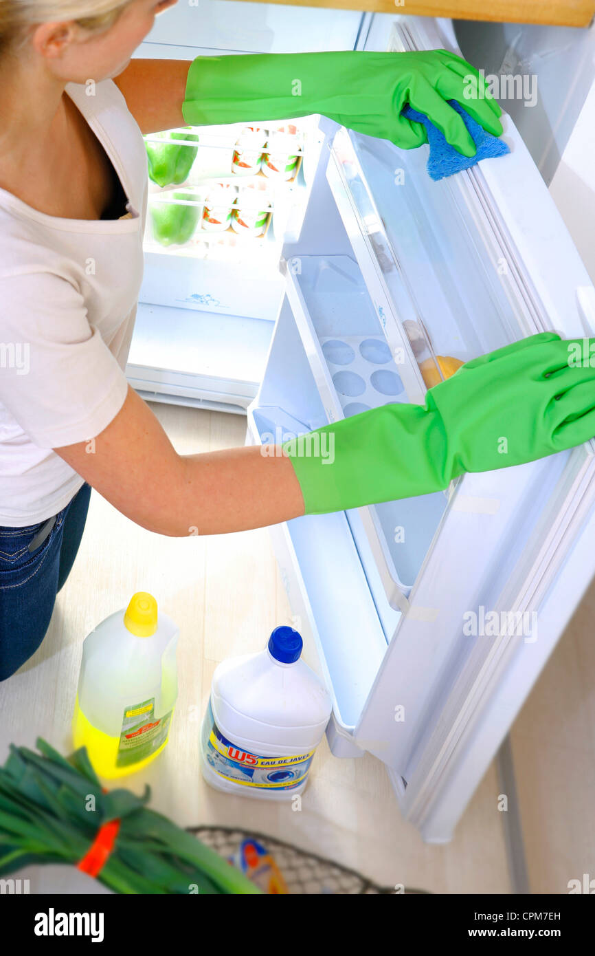 WOMAN DOING HOUSEWORK Stock Photo - Alamy