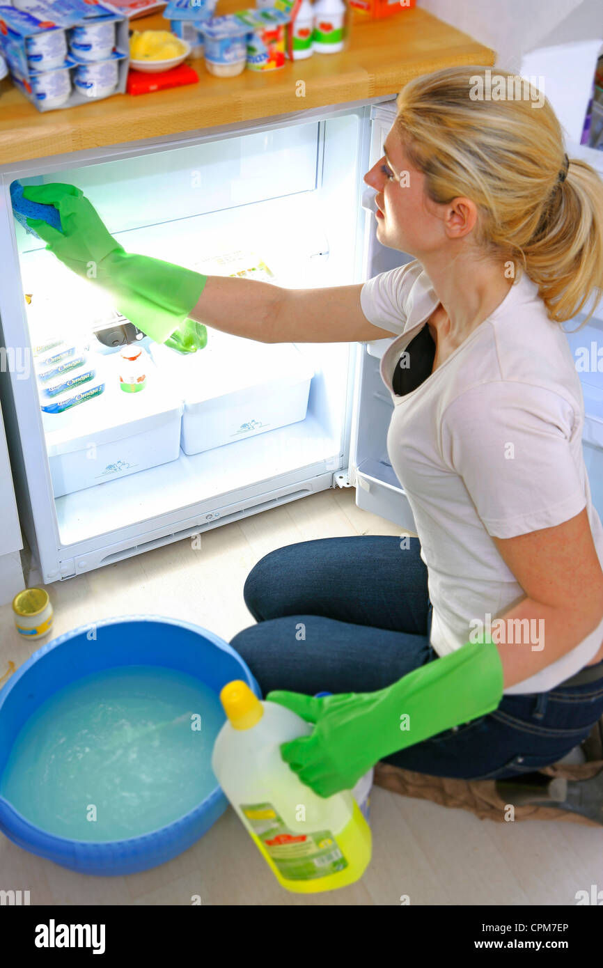 WOMAN DOING HOUSEWORK Stock Photo - Alamy