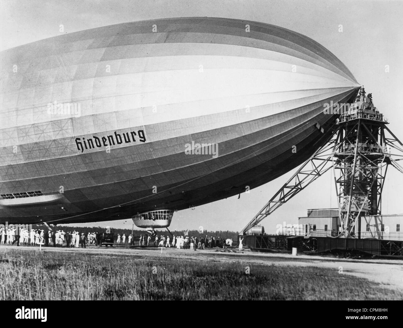 LZ 129 'Hindenburg' in Lakehurst, 1936 Stock Photo: 48388973 - Alamy