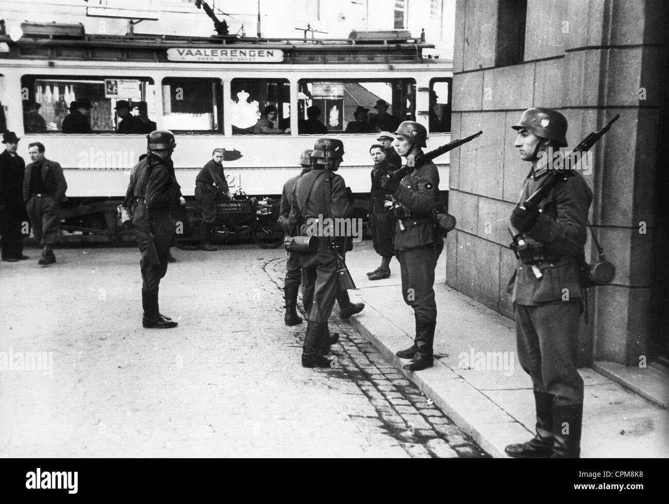 Soldiers life Black and White Stock Photos & Images - Alamy