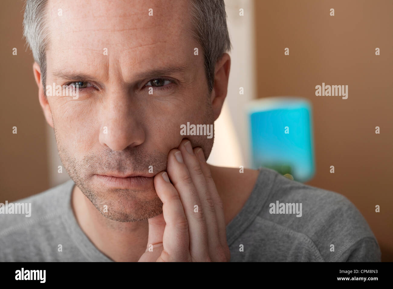 MAN WITH TOOTHACHE Stock Photo - Alamy