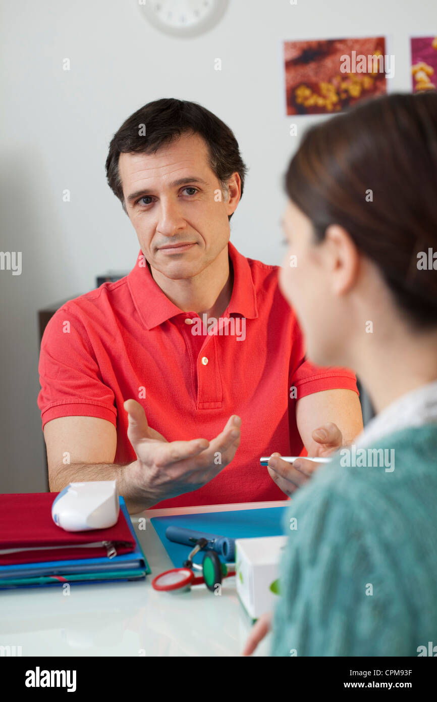 WOMAN IN CONSULTATION, DIALOGUE Stock Photo - Alamy