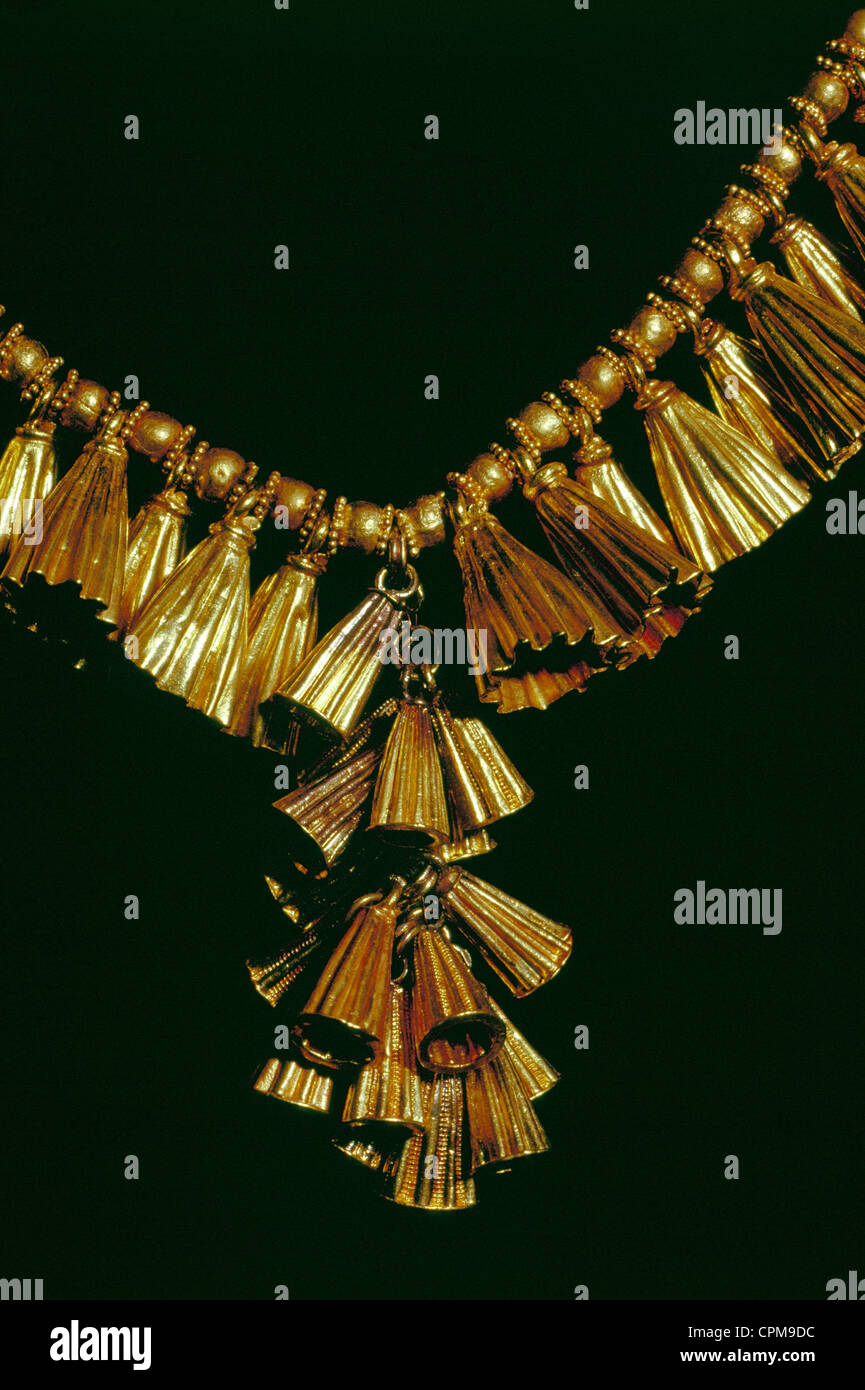 A necklace from the gold of Nimrud - a collection of more than 1,000 ...