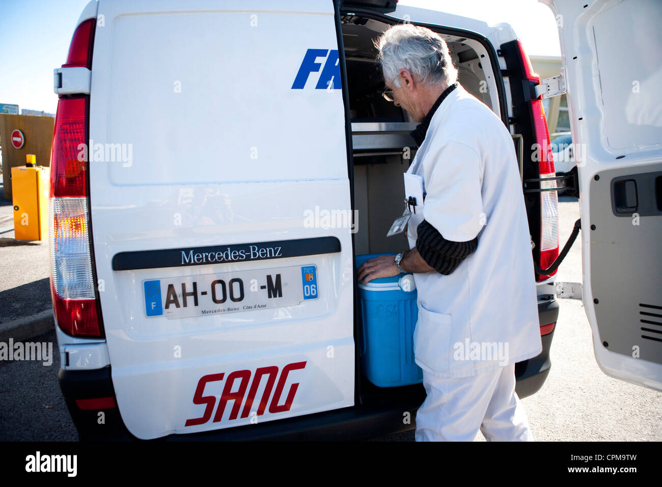 BONE MARROW TRANSPORT Stock Photo - Alamy