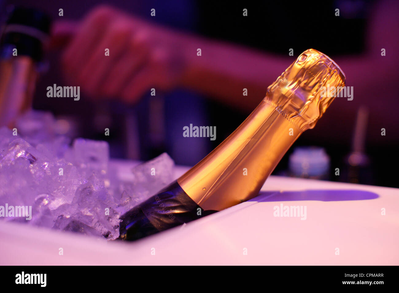 Cooling champagne hi-res stock photography and images - Alamy