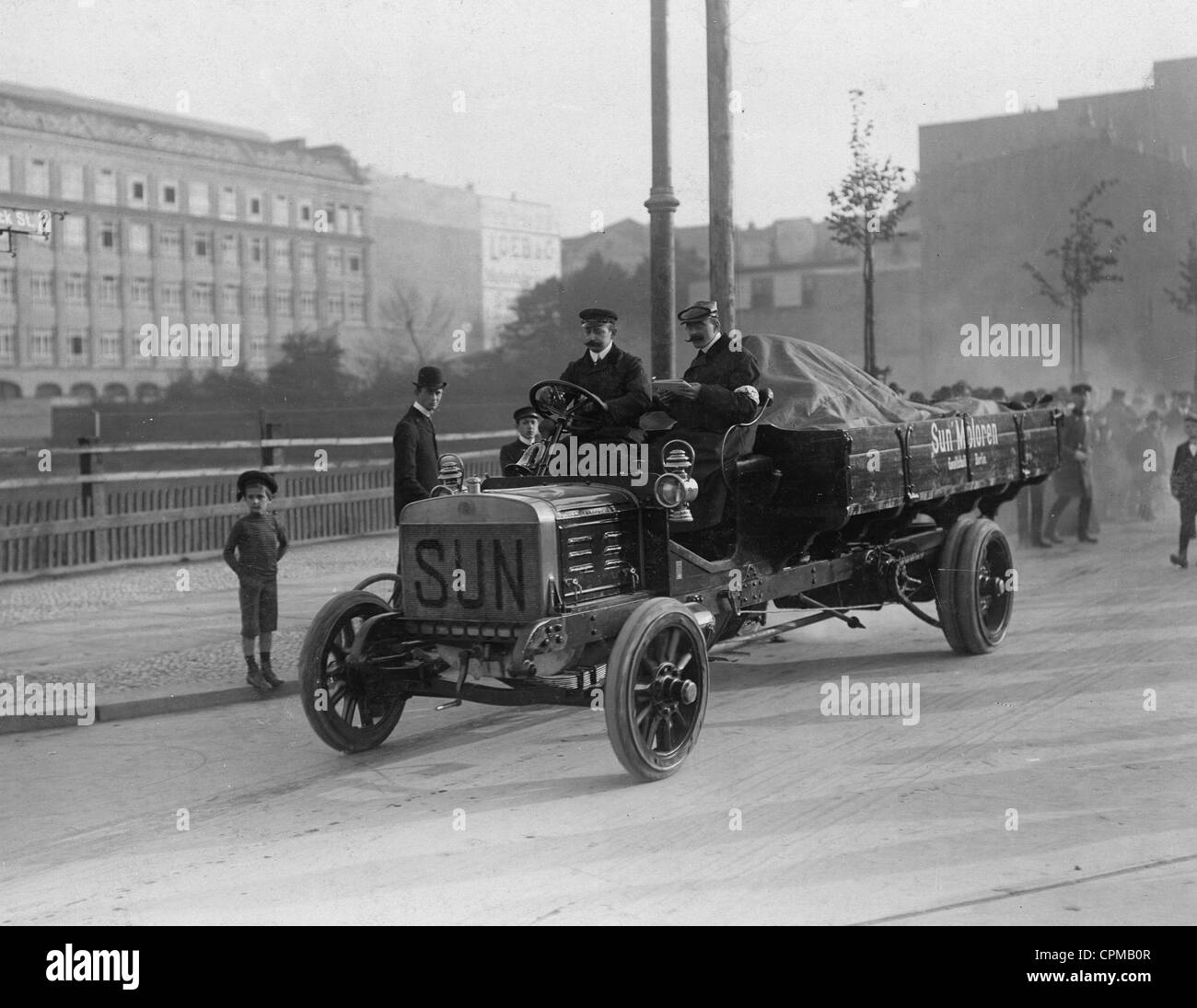 Sun visible Black and White Stock Photos & Images - Alamy