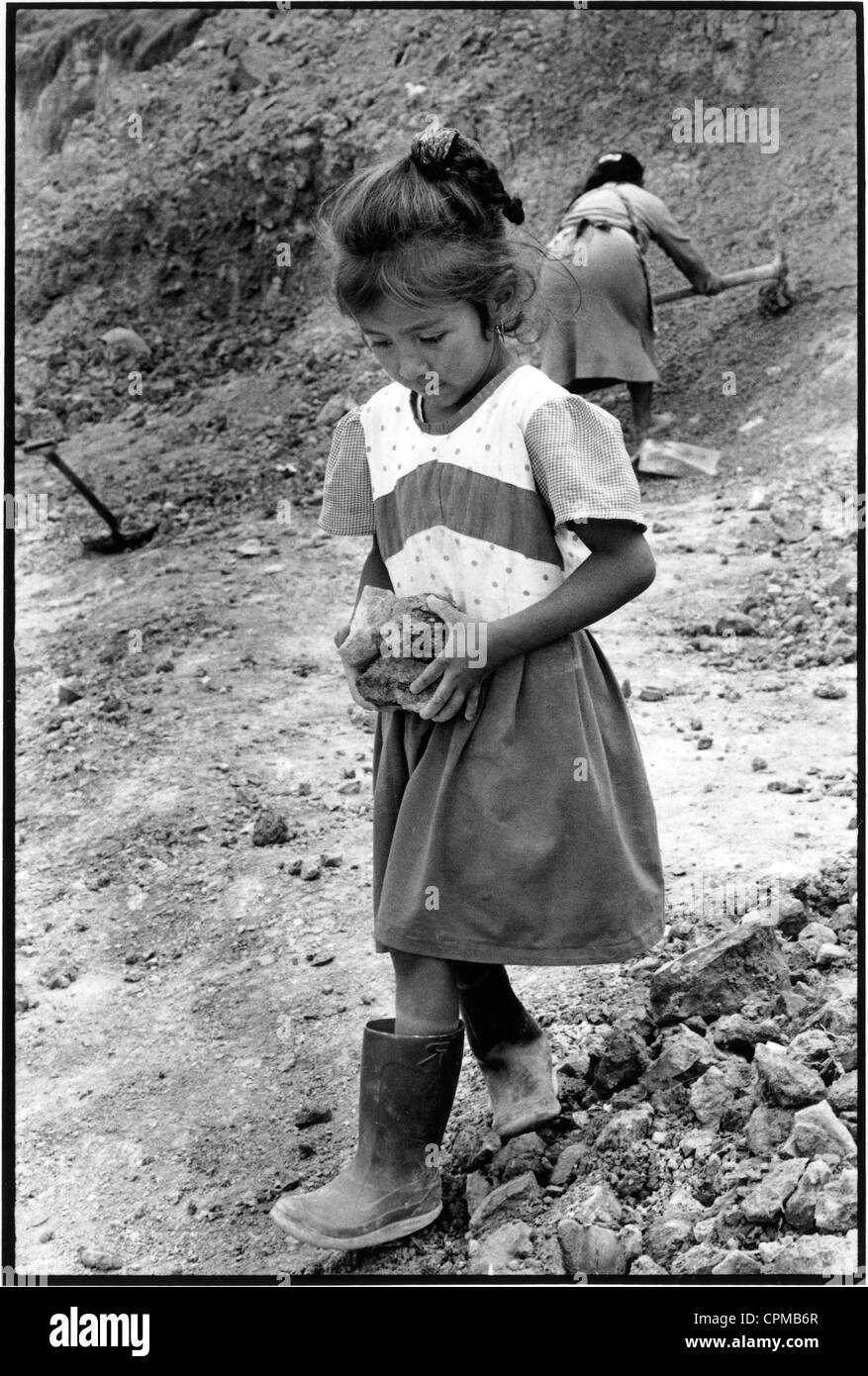 Child labour south america hi-res stock photography and images - Alamy