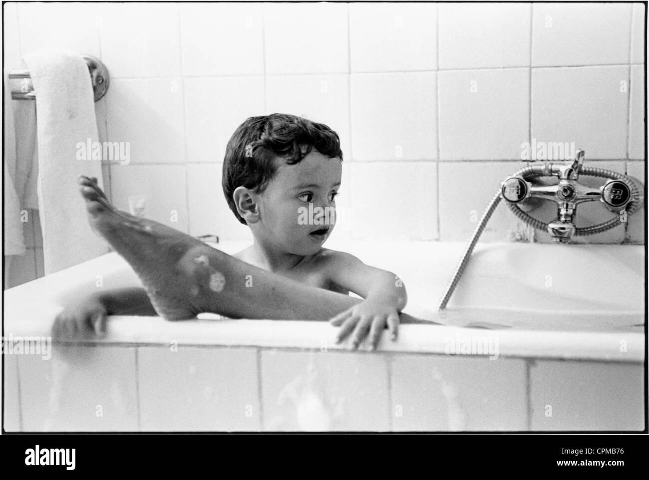 CHILD TAKING A BATH Stock Photo - Alamy