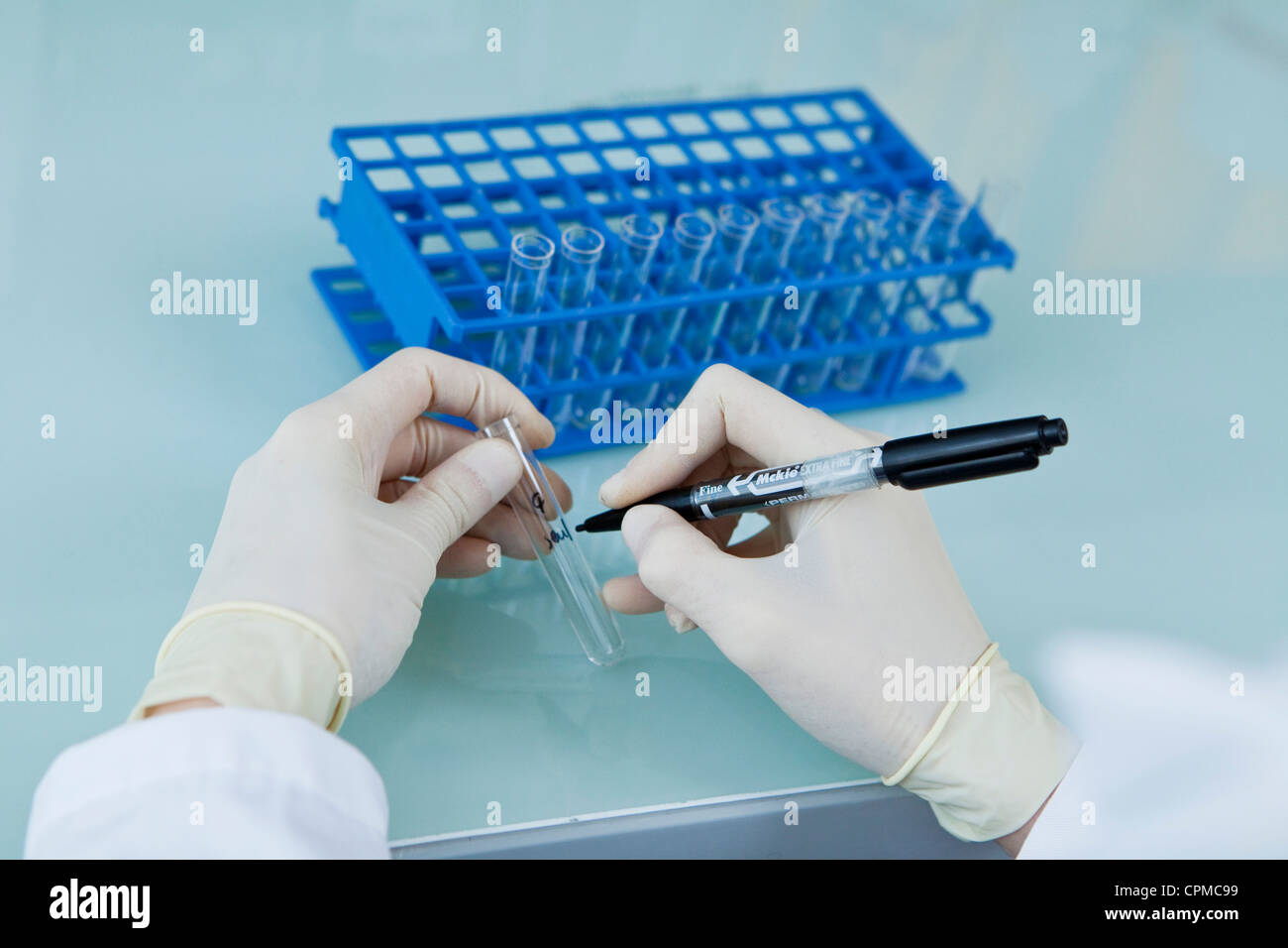 Immunology laboratory hi-res stock photography and images - Alamy
