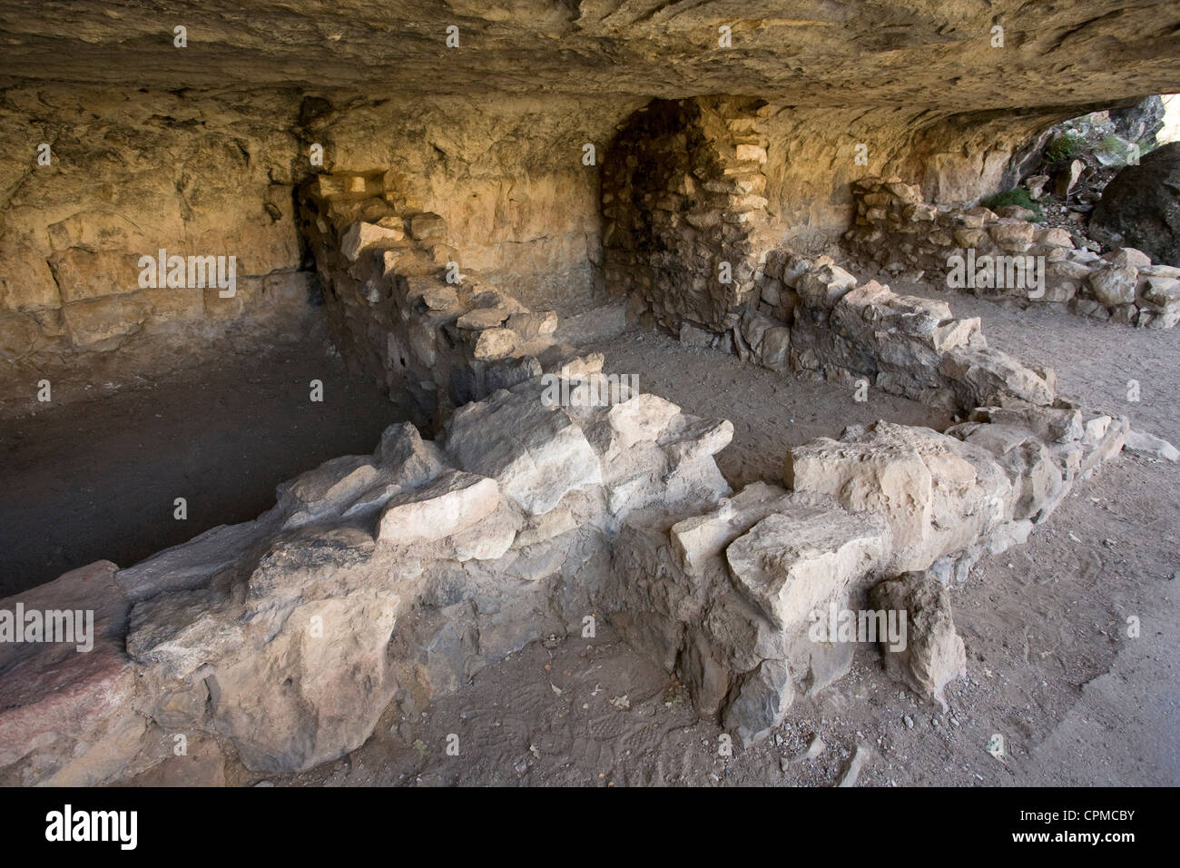 Sinagua dwellings hi-res stock photography and images - Alamy