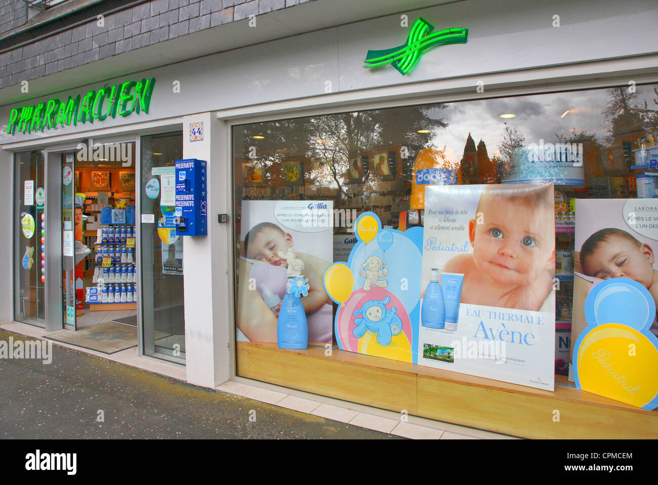 OUTSIDE OF A CHEMIST'S SHOP Stock Photo - Alamy