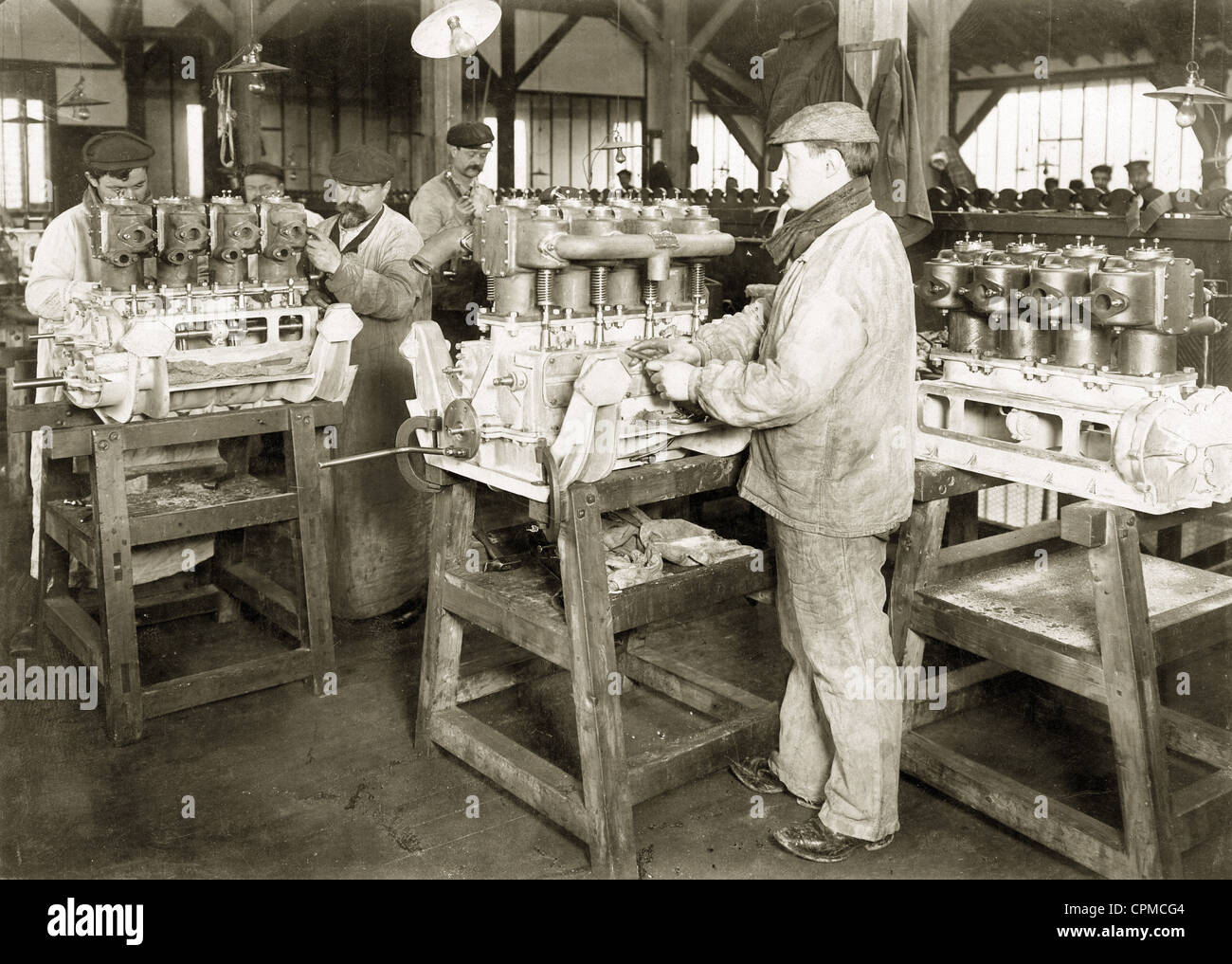 Engine assembly hi-res stock photography and images - Alamy