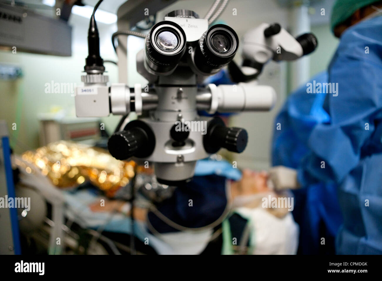 Eye operation theatre hi-res stock photography and images - Alamy