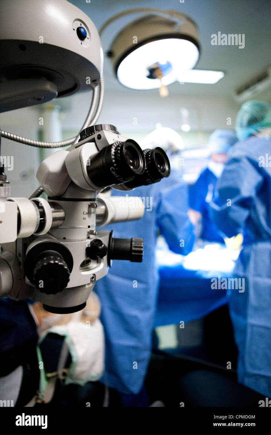 Surgical microscope surgery hi-res stock photography and images - Alamy