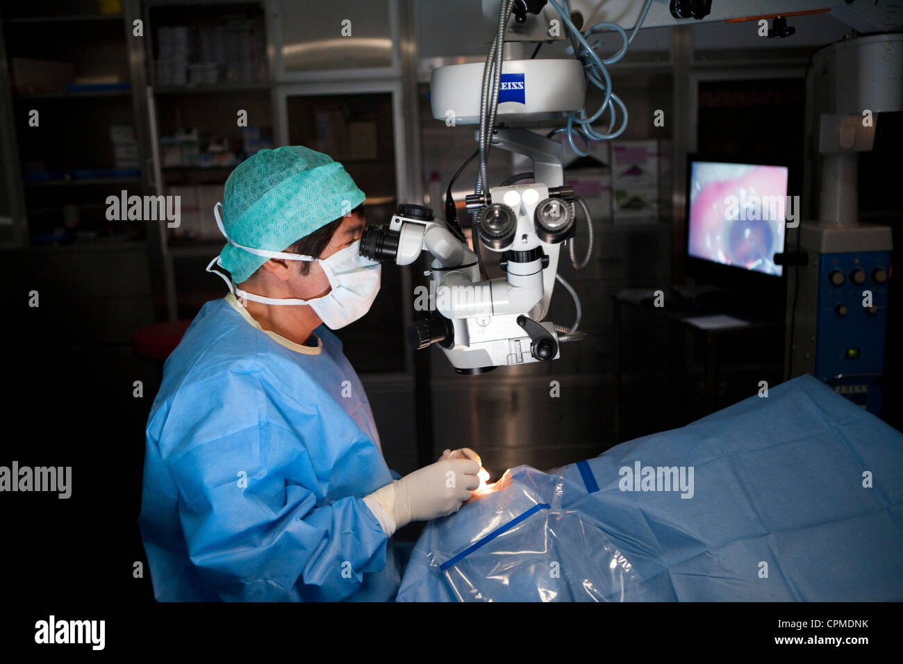 Intra ocular lenses hi-res stock photography and images - Alamy