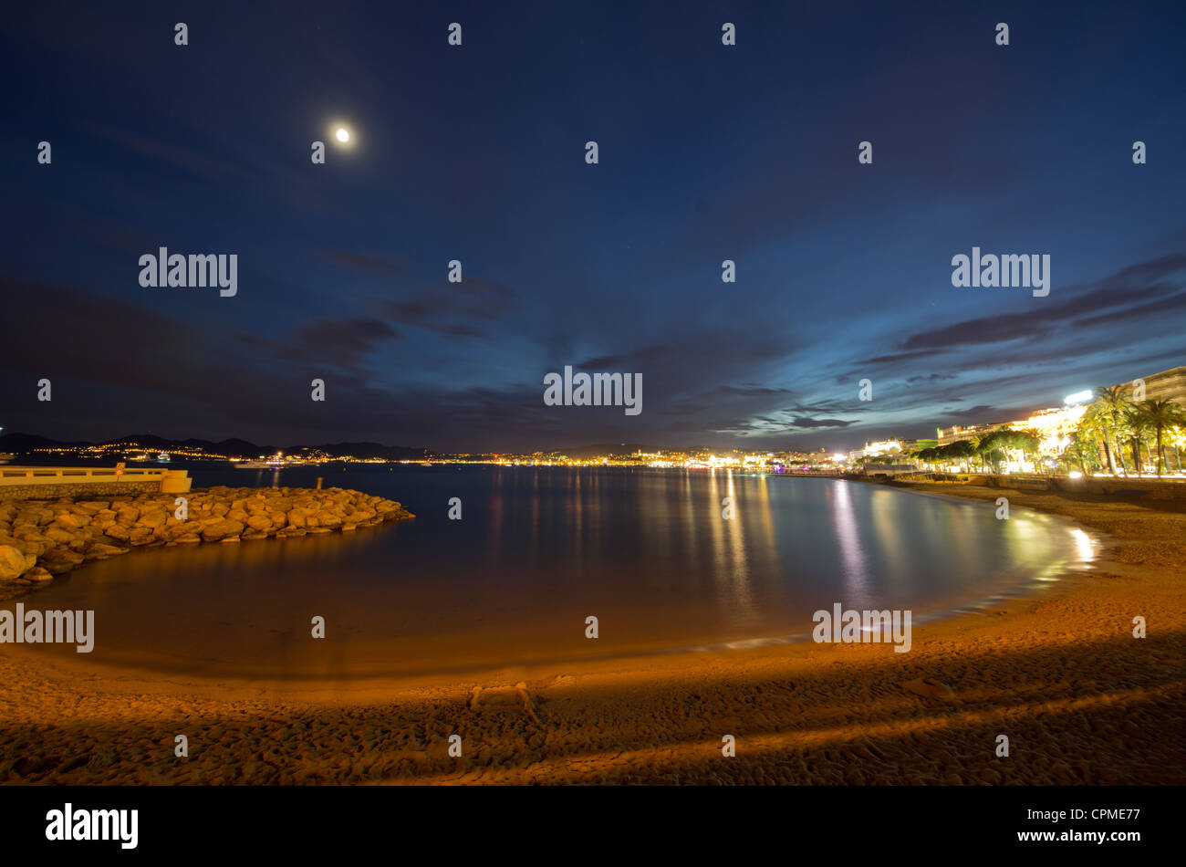 Castle night full moon hi-res stock photography and images - Alamy