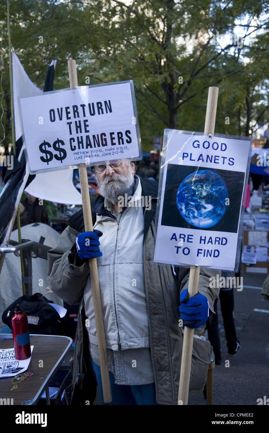 Demonstration signs hi-res stock photography and images - Alamy