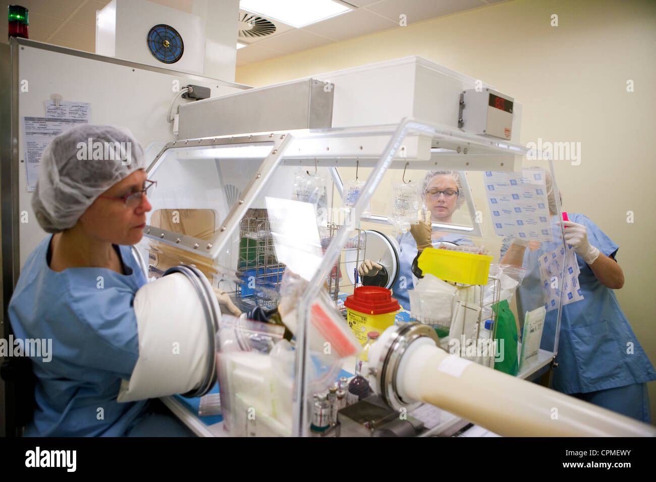 PREPARING FOR CHEMOTHERAPY Stock Photo - Alamy
