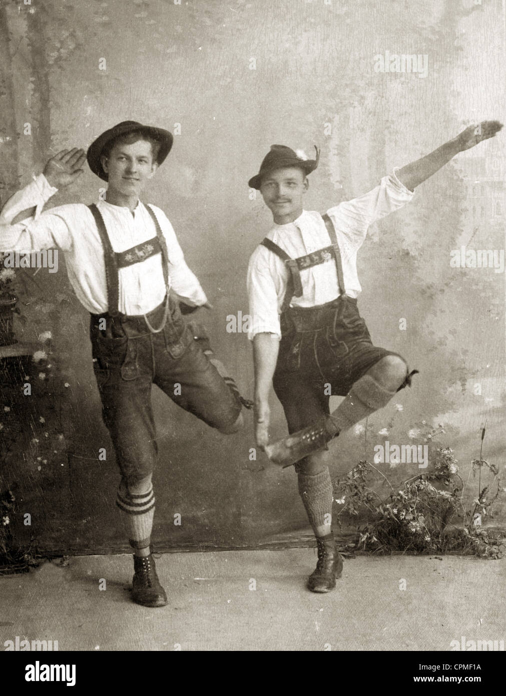 Schuhplattler hi-res stock photography and images - Alamy