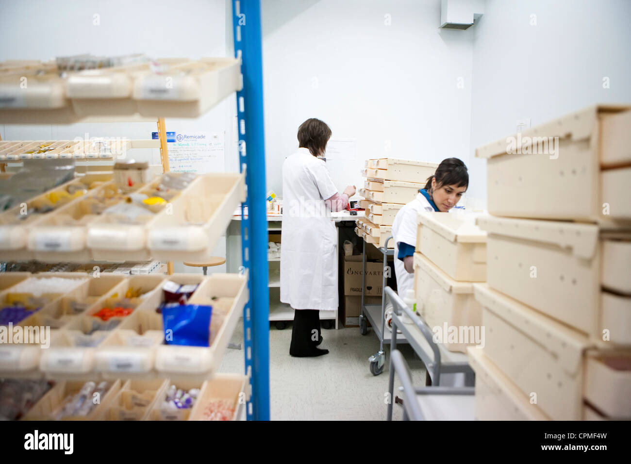 Sorting medicine pharmacy hi-res stock photography and images - Alamy