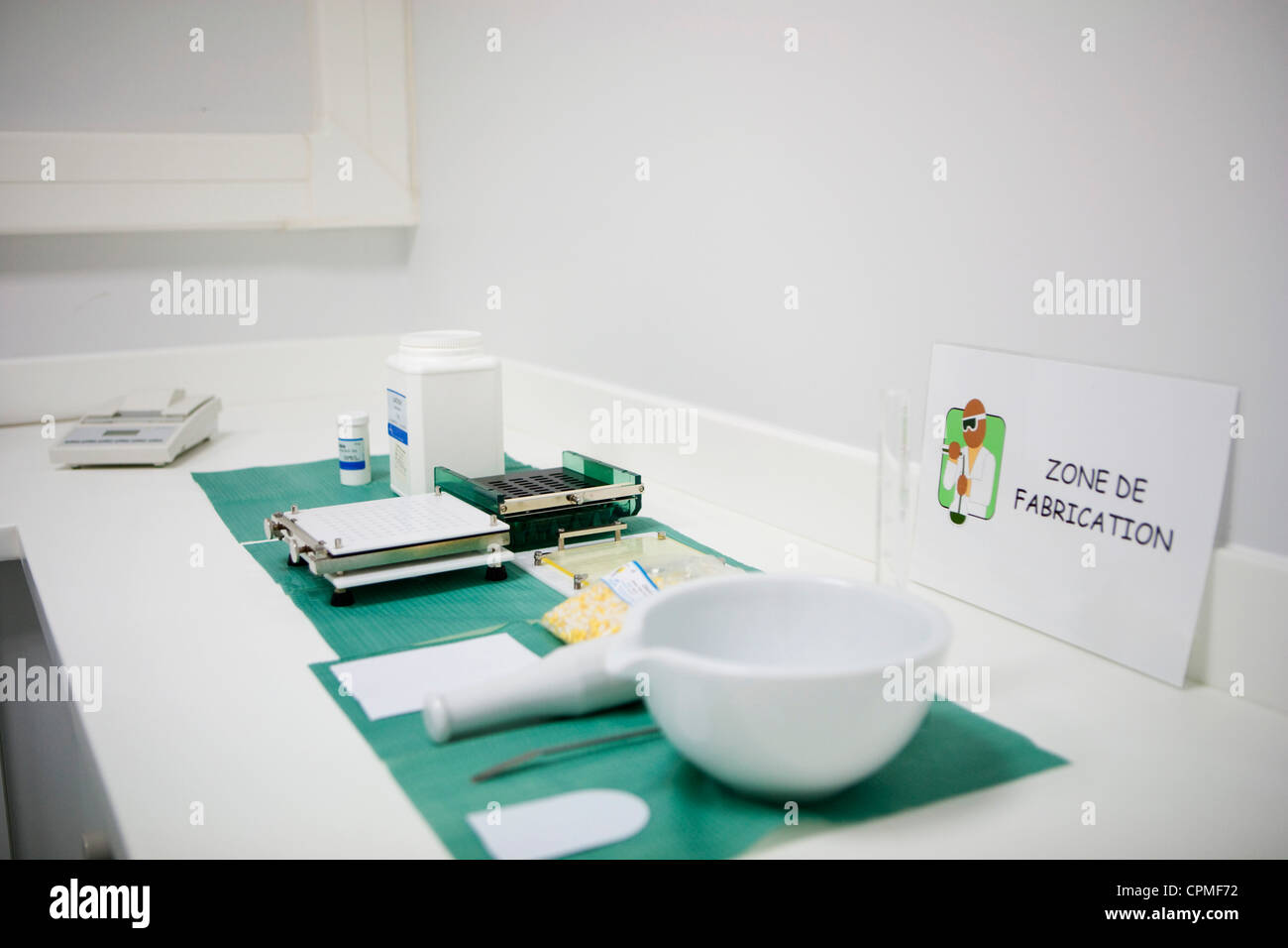 Chemists laboratories hi-res stock photography and images - Alamy