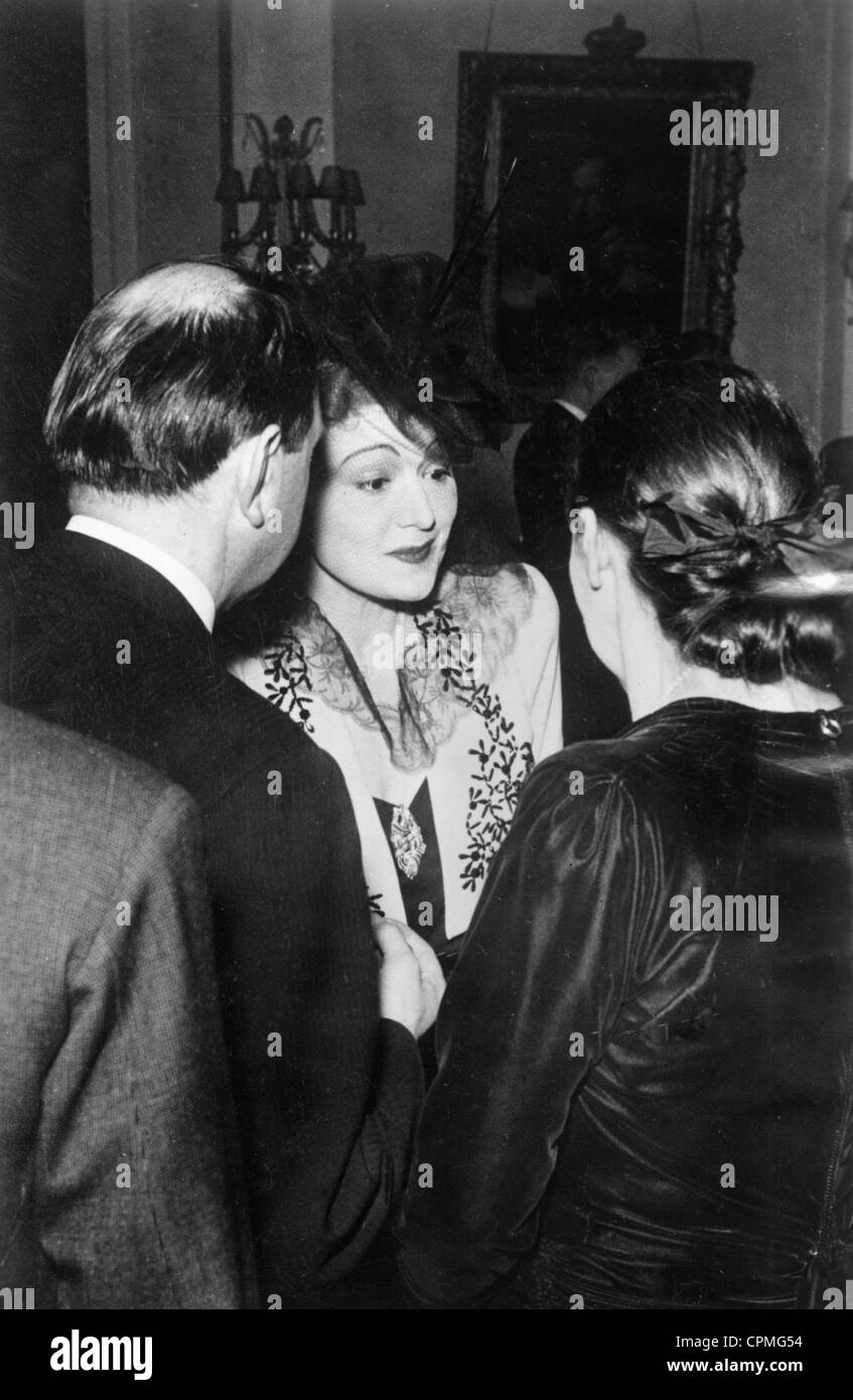 Embassy paris Black and White Stock Photos & Images - Alamy