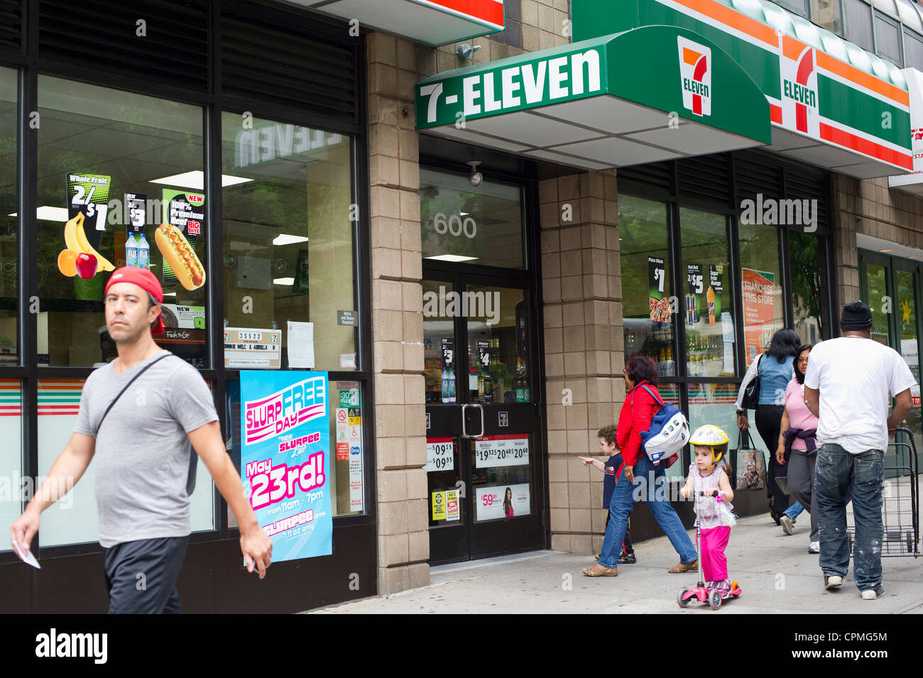 7 eleven convenience store in new hi-res stock photography and images ...