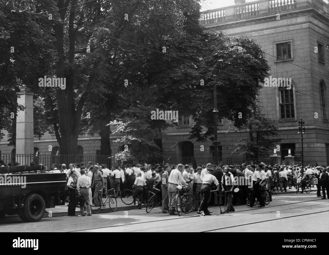 College students in war Black and White Stock Photos & Images - Alamy