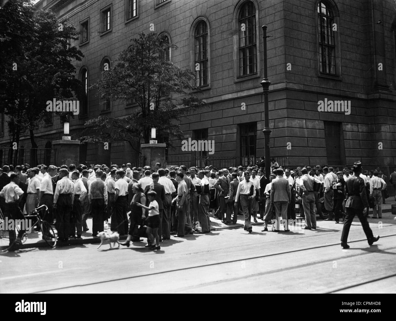 College students in war Black and White Stock Photos & Images - Alamy