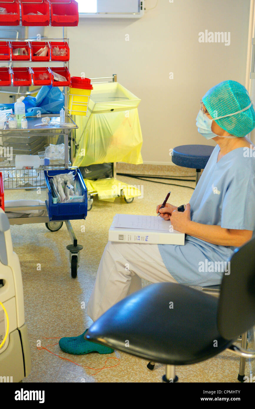 Operating valves hi-res stock photography and images - Alamy