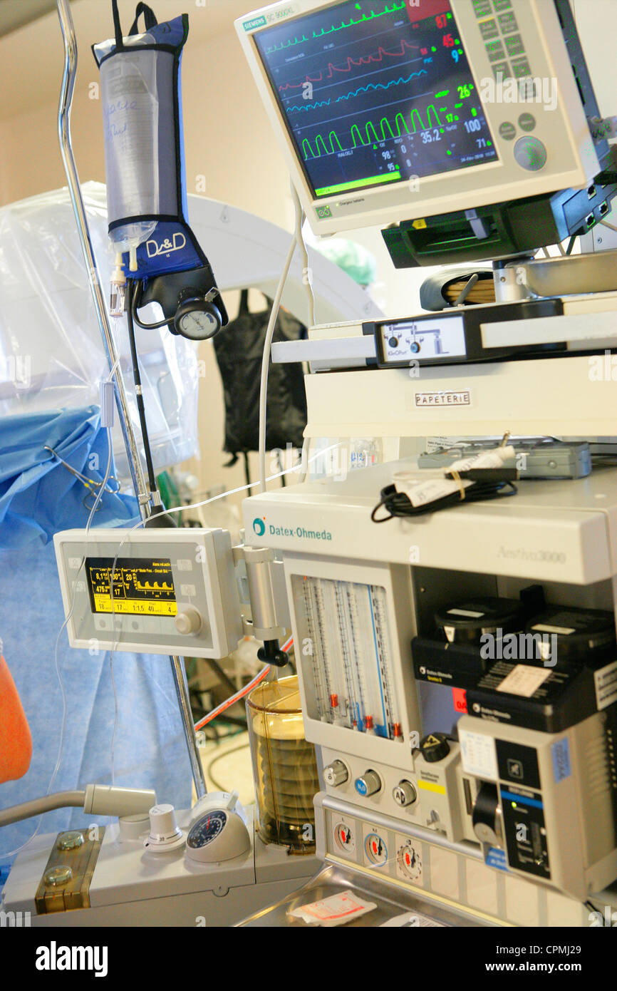 Anesthesia monitoring hi-res stock photography and images - Alamy