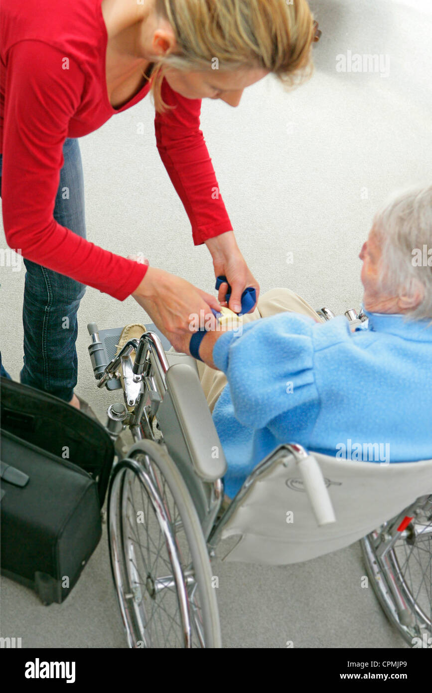 INDEPENDENT NURSE CONTRACTOR Stock Photo - Alamy