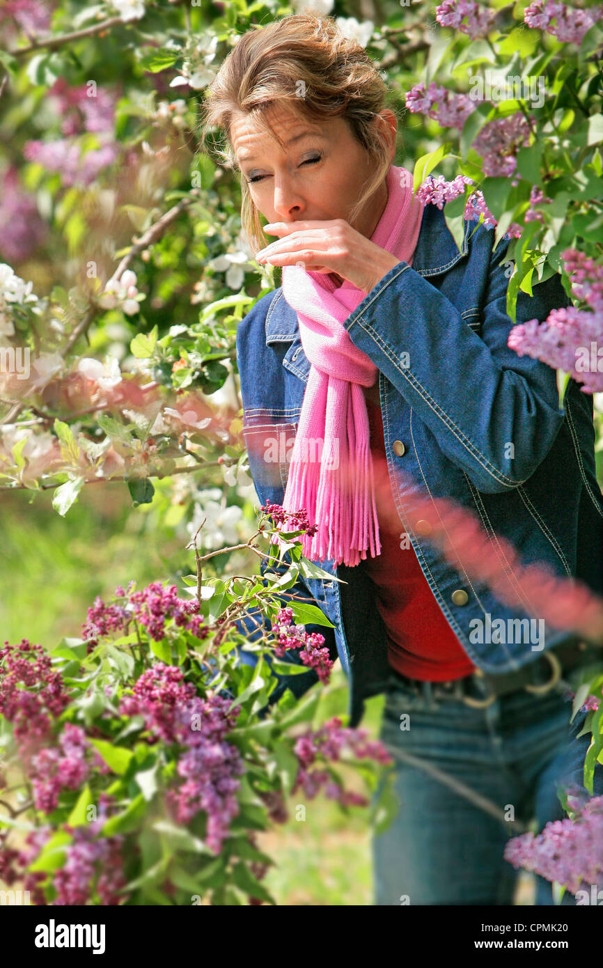 Sneezing woman at pollinosis hi-res stock photography and images - Alamy