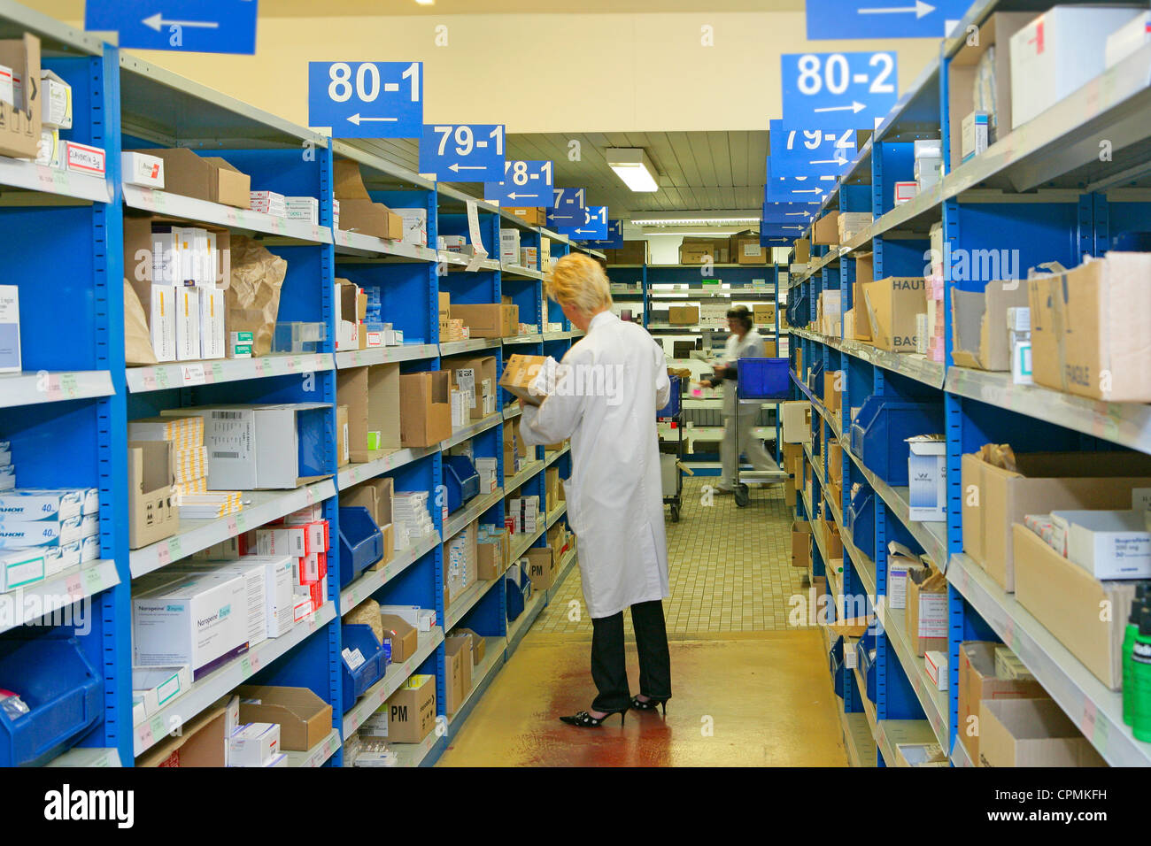Central laboratory hospital center hi-res stock photography and images ...