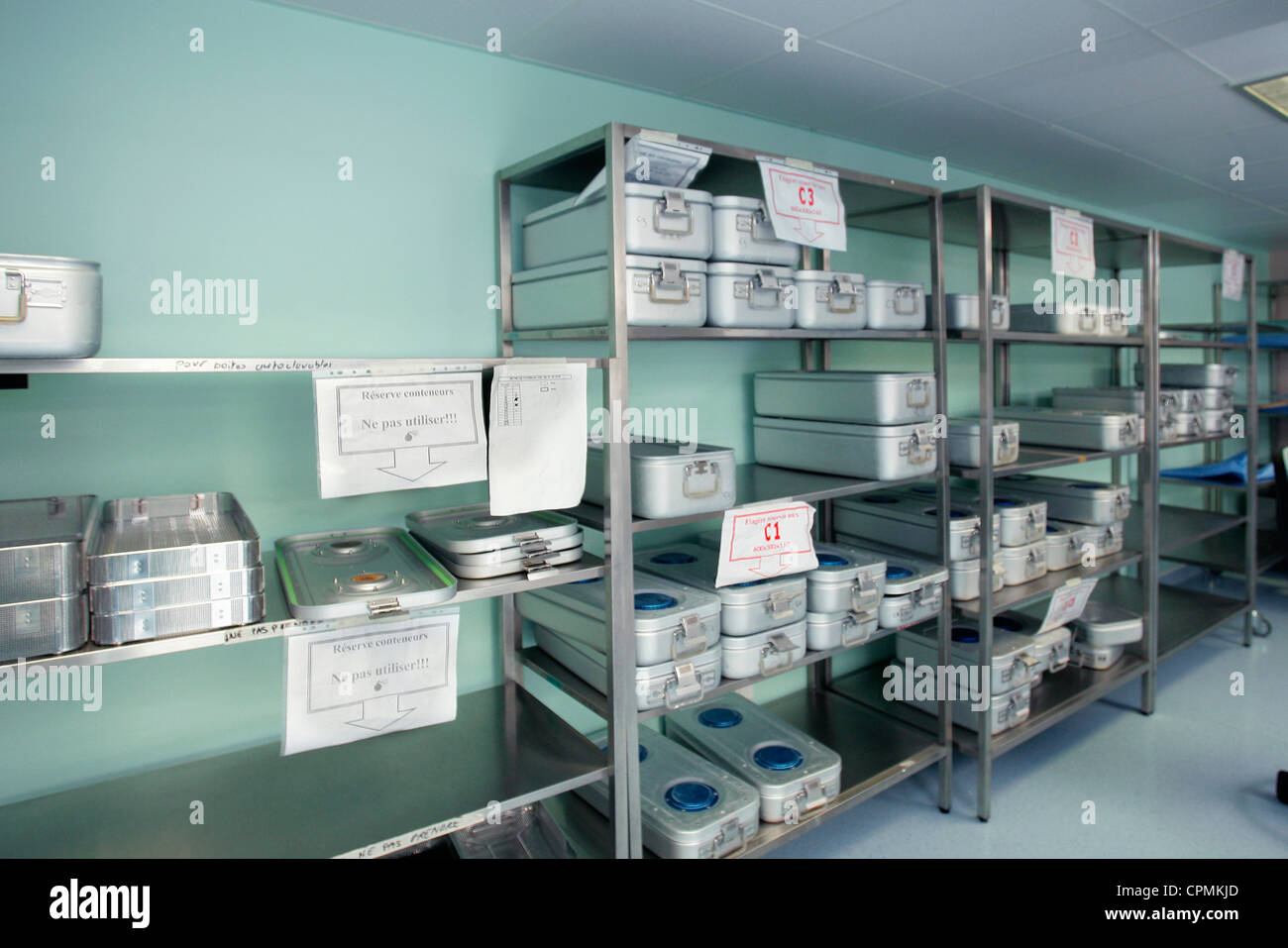 Sterile cubicles hi-res stock photography and images - Alamy