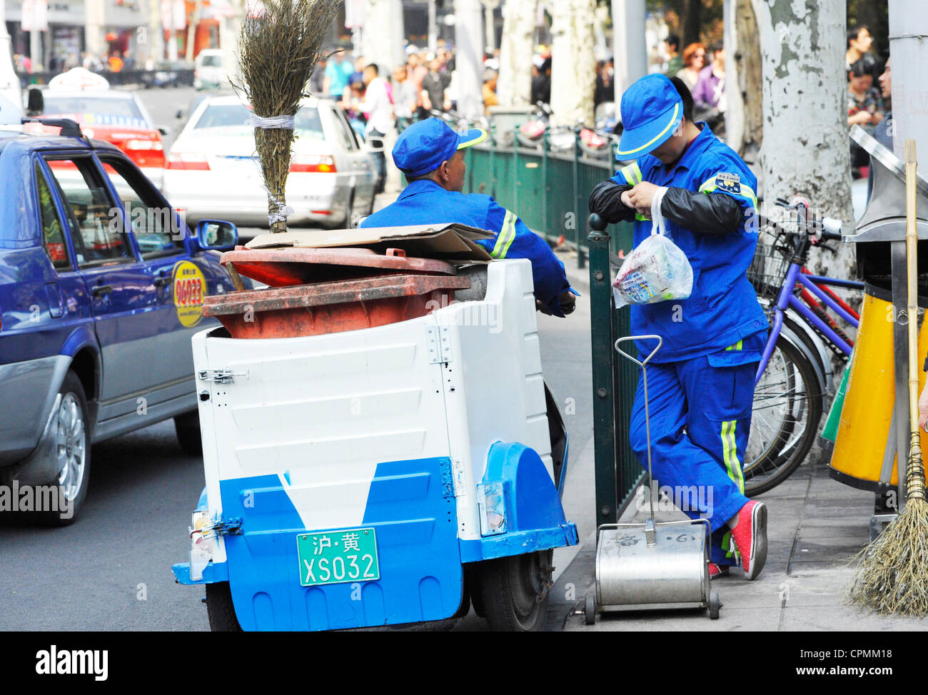 Road cleaners hi-res stock photography and images - Alamy