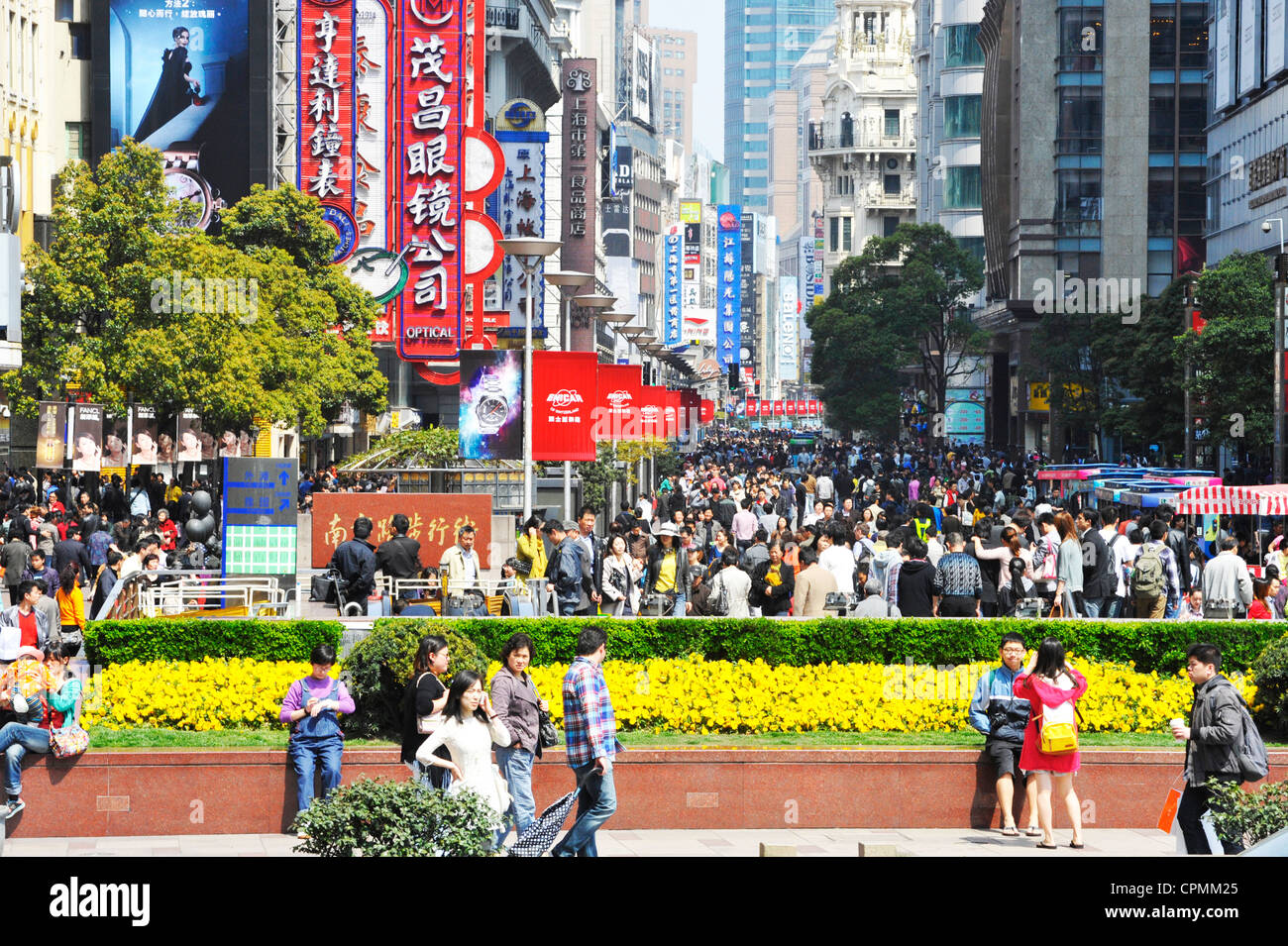 Shanghai busy street hi-res stock photography and images - Alamy