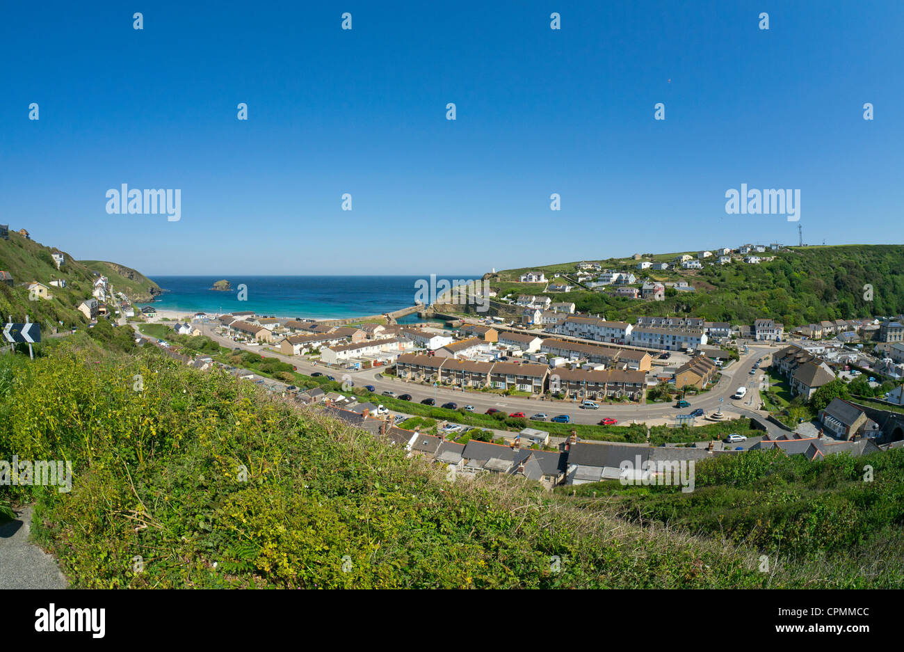 Cornish seaside village hi-res stock photography and images - Alamy