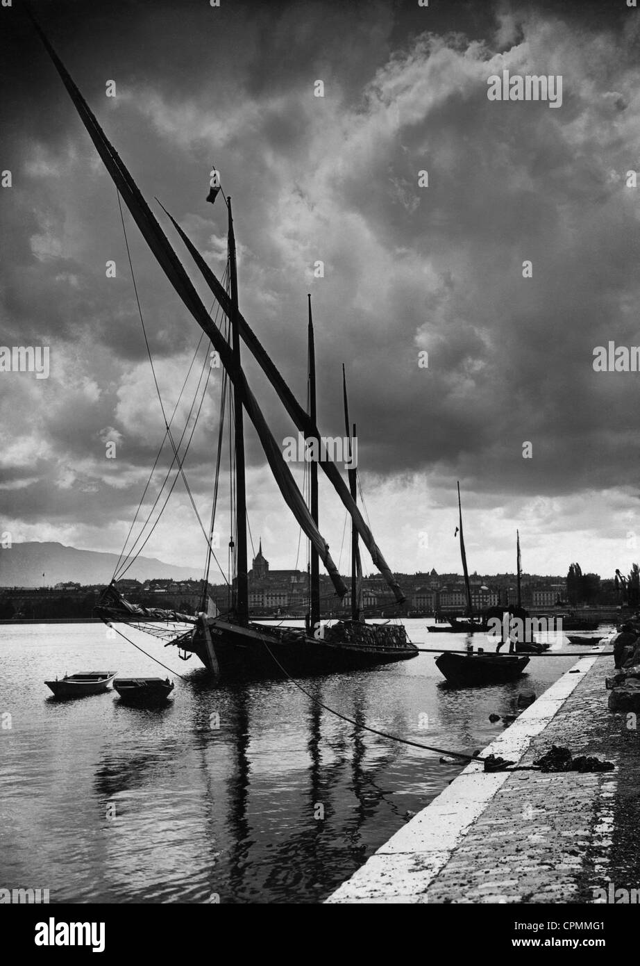 Sailboat on lake Black and White Stock Photos & Images - Alamy