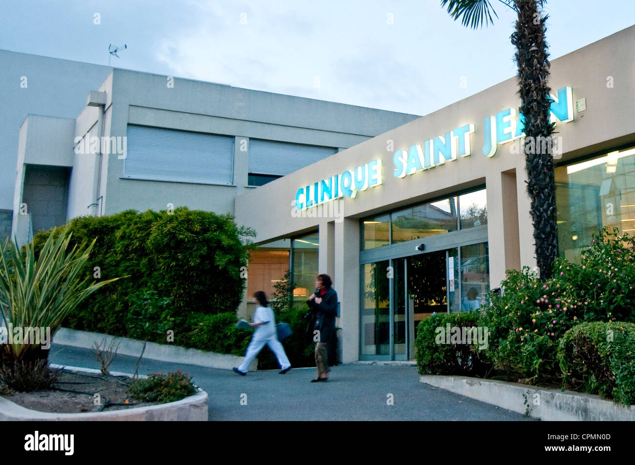 Outdoor clinic hi-res stock photography and images - Alamy