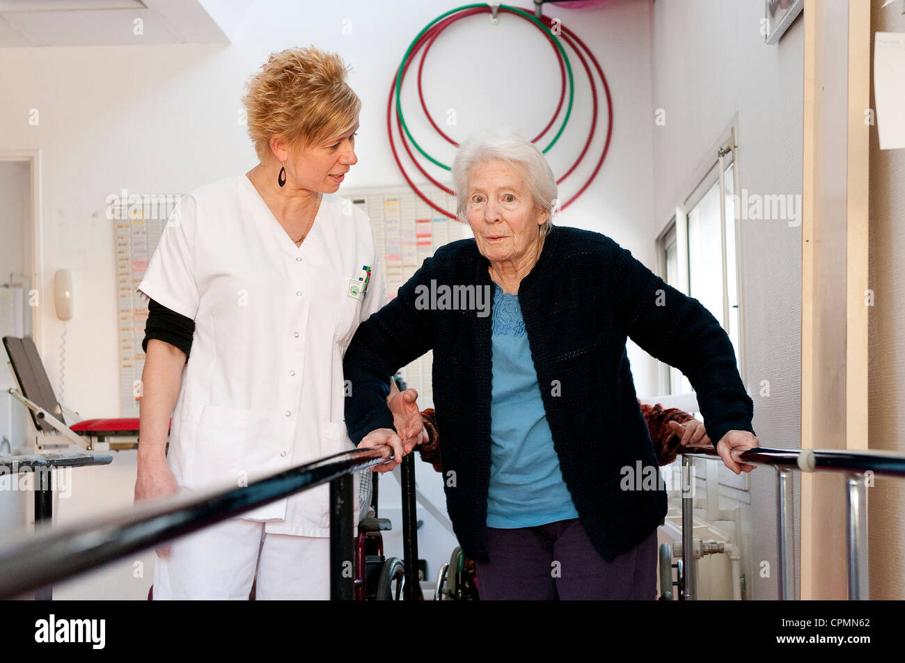 ELDERLY P. IN PHYSICAL THERAPY Stock Photo - Alamy