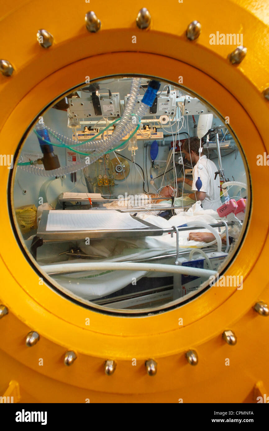 Hyperbaric therapy patients hi-res stock photography and images - Alamy