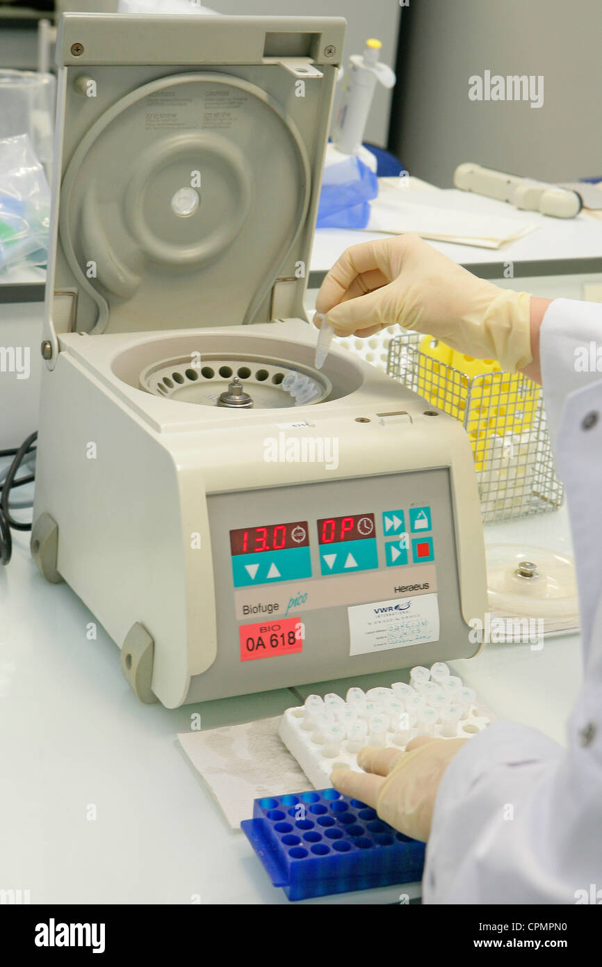 Centrifuging hi-res stock photography and images - Alamy