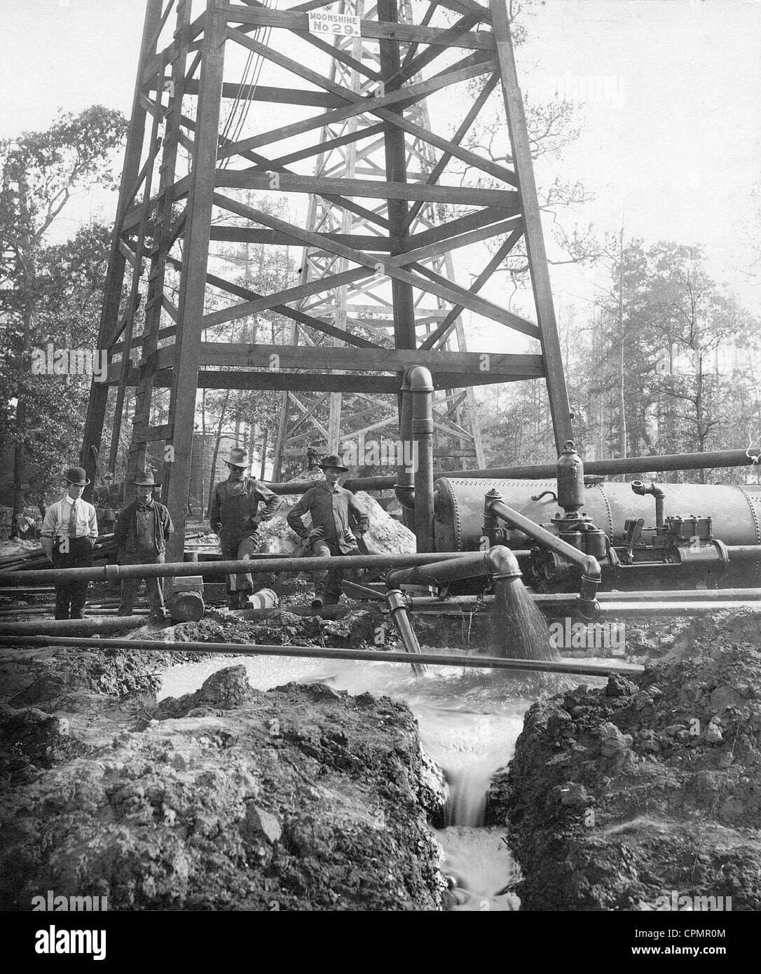 Oil well in Texas, 1906 Stock Photo - Alamy